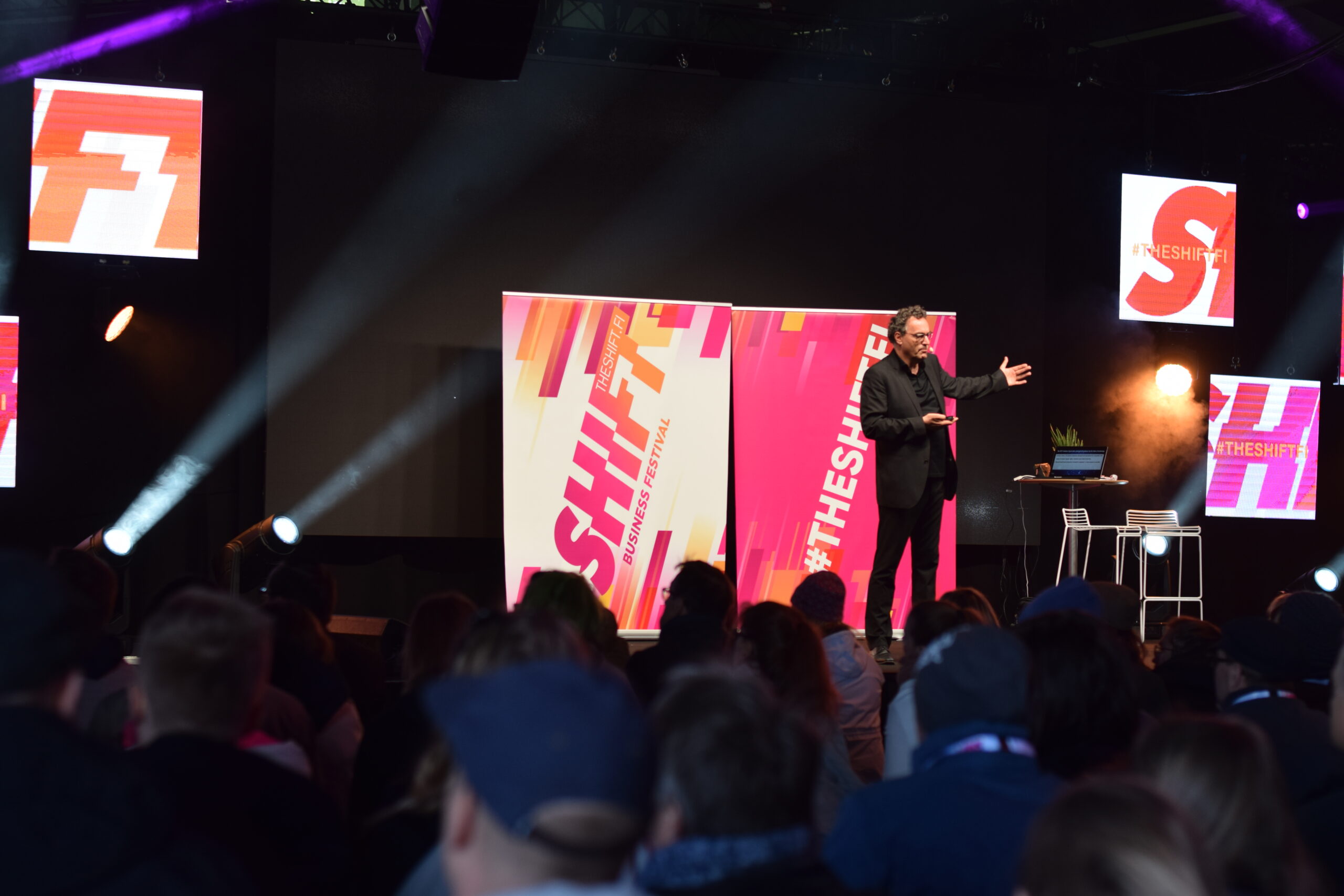 HUMANITY VS TECHNOLOGY - SHIFT